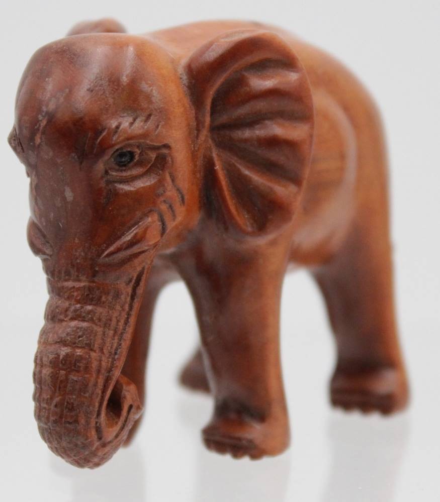 338.Varia-Versteigerung | Buchsbaum-Netsuke, Japan, Elefant, älter, H-4,8cm. | Auktionshalle ...