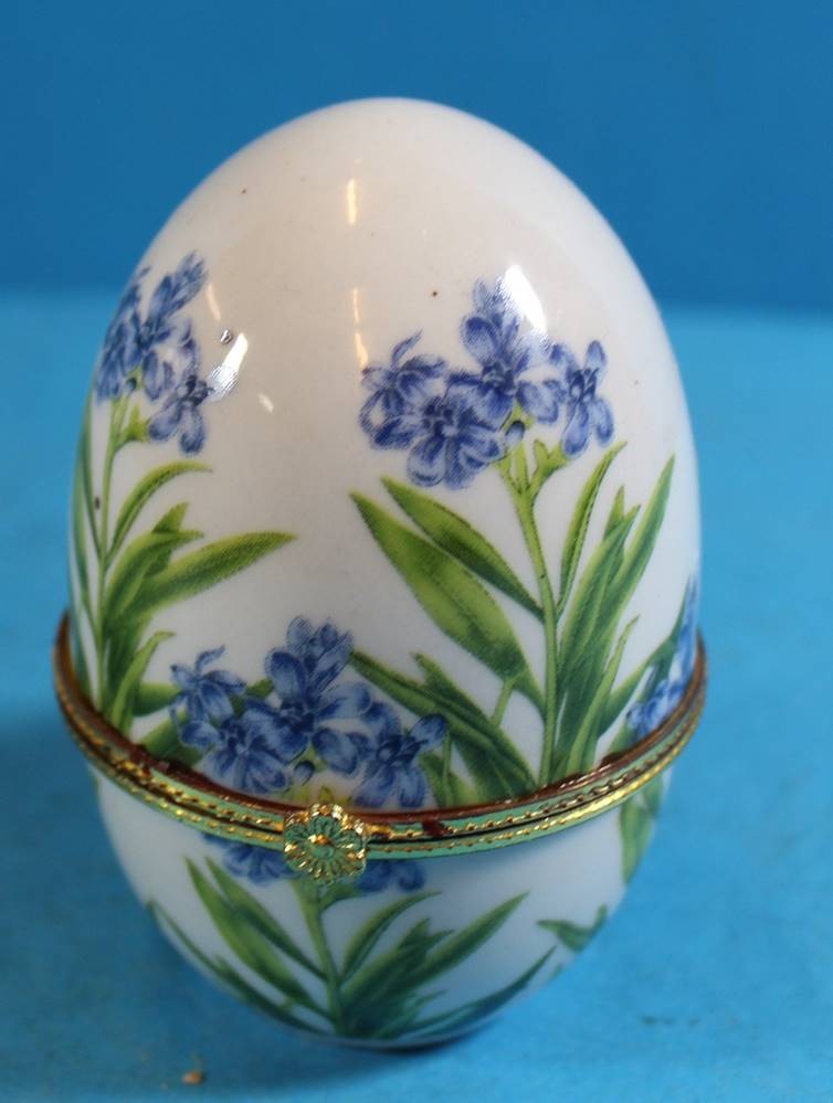 14.Online-Auktion | kl. Utensilo in Eiform , handmade | Auktionshalle Cuxhaven GBR®