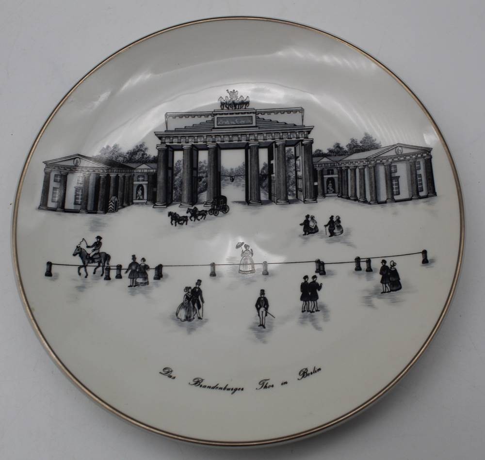 Nachverkauf der 341.Varia-Auktion | Wandteller "KPM" Brandenburger Tor, D-20 cm | Auktionshalle ...